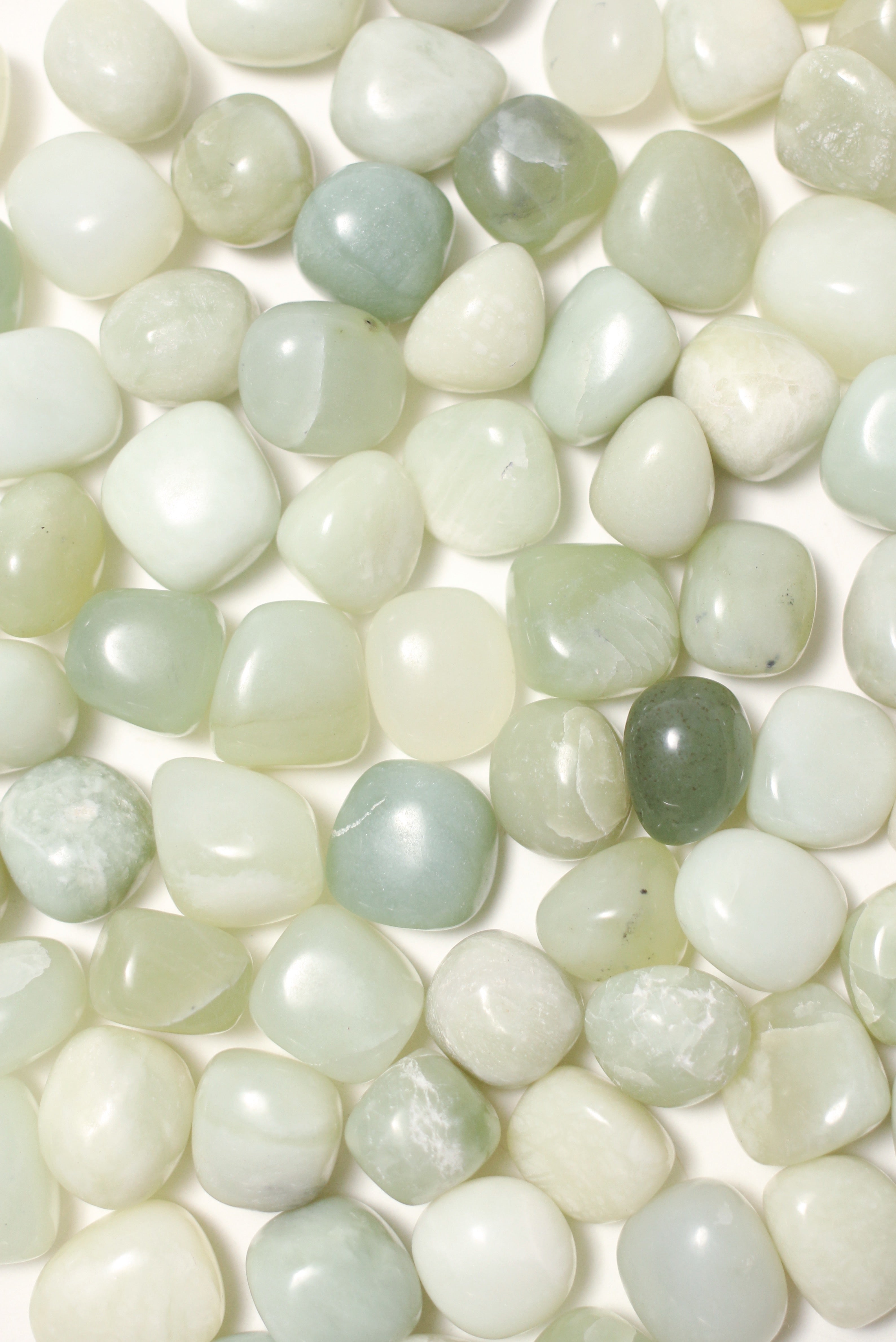 BOWENITE(SERPENTINE) TUMBLED STONE – CENTERING